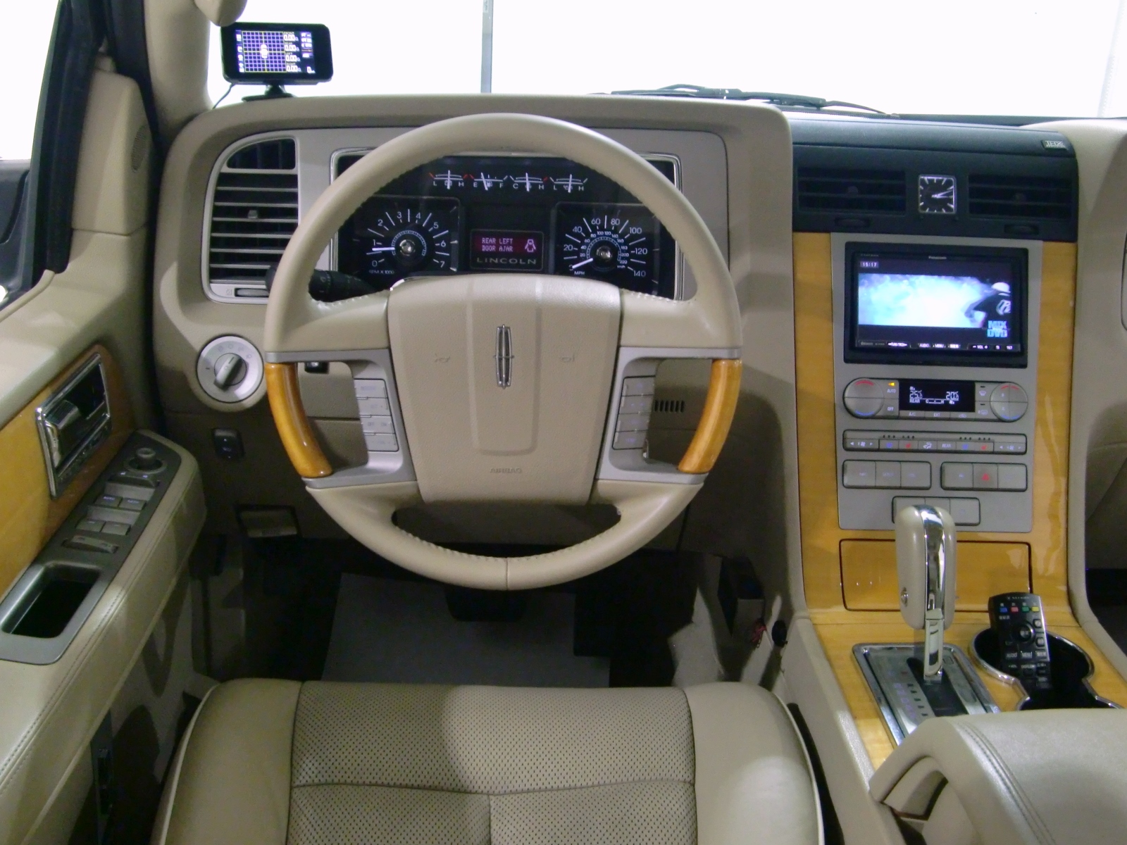 リンカーン 中古車詳細／フォード中古専門店【キャノンボール】埼玉・16号線沿い／ナビゲーター エリートパッケージ ベージュ本革シート＆ウッド ...